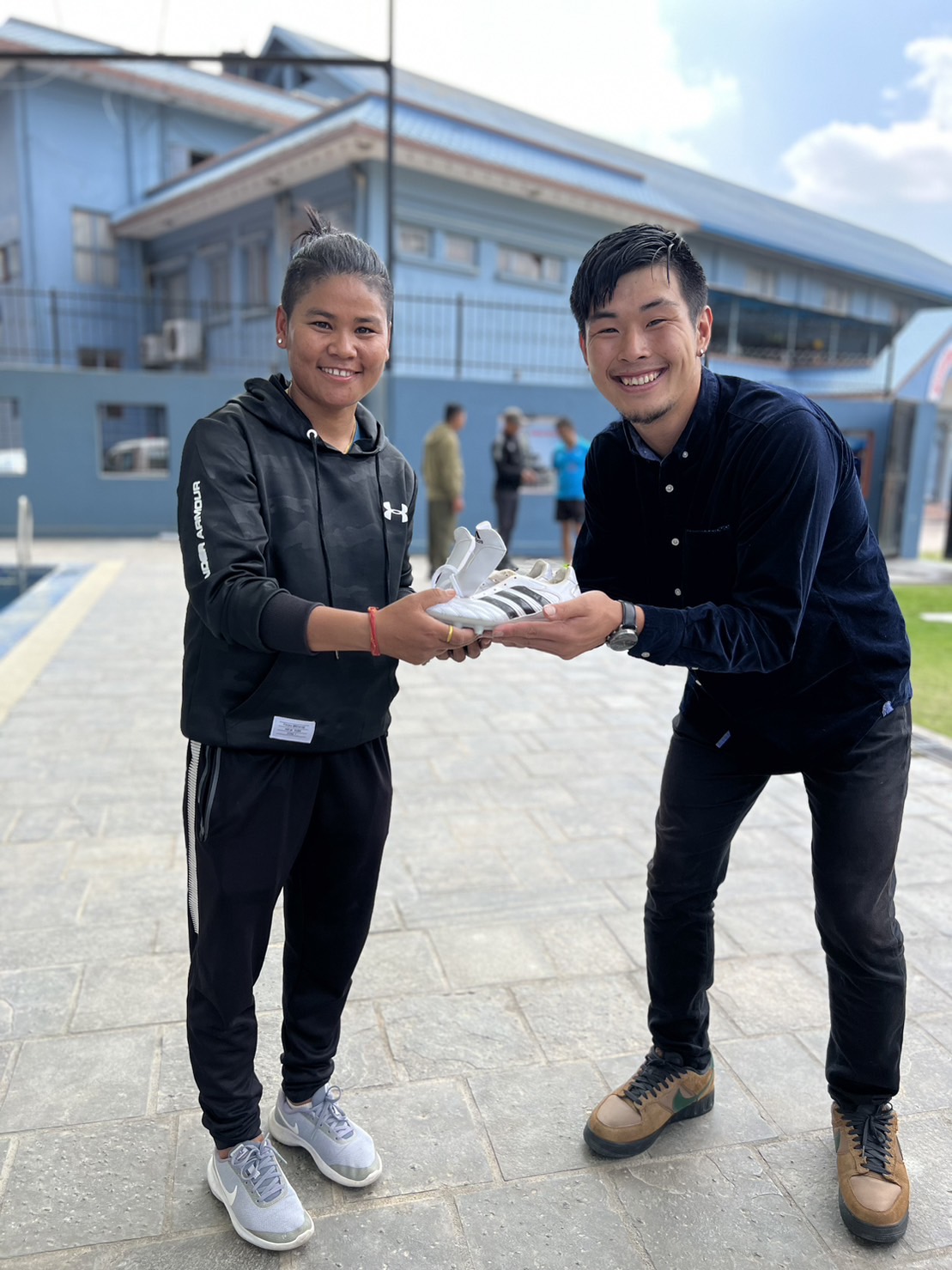 ネパールのAPF.FCの女子チームにサッカースパイクを寄付！ | 認定NPO法人 REALE WORLD